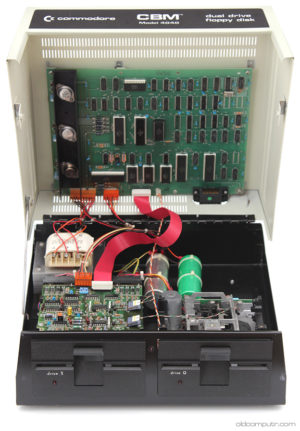 Commodore 4040 dual drive floppy disk (1980) | Oldcomputr.com