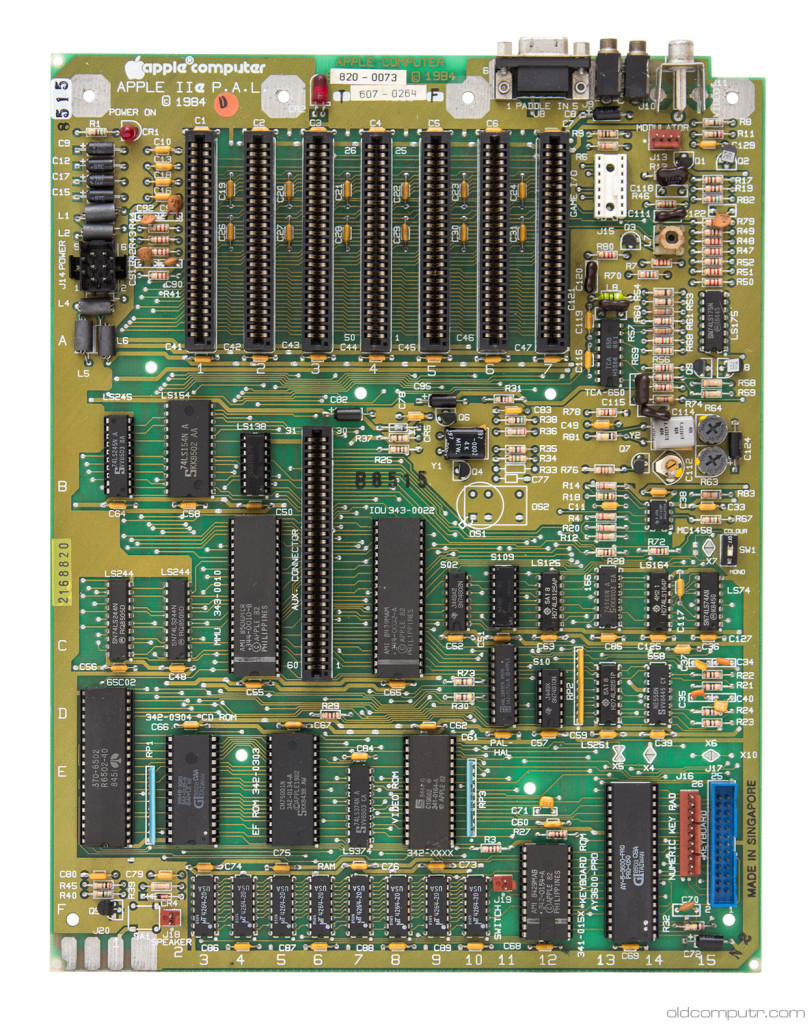 Apple IIe (1983) | Oldcomputr.com