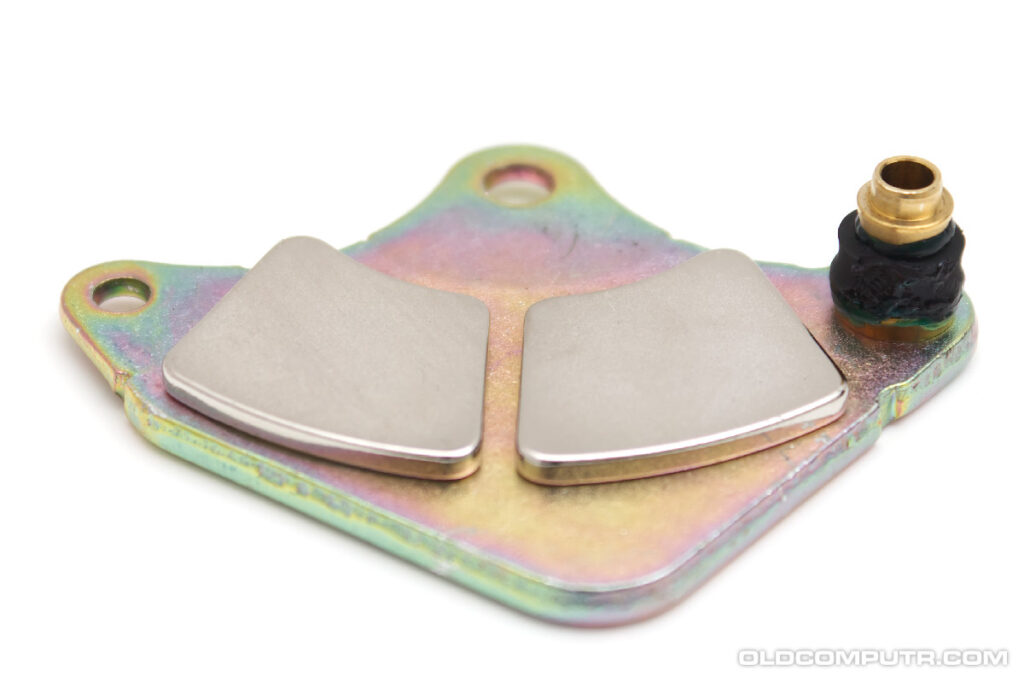 80MB SCSI Quantum hard drive with melted rubber rings | Oldcomputr.com